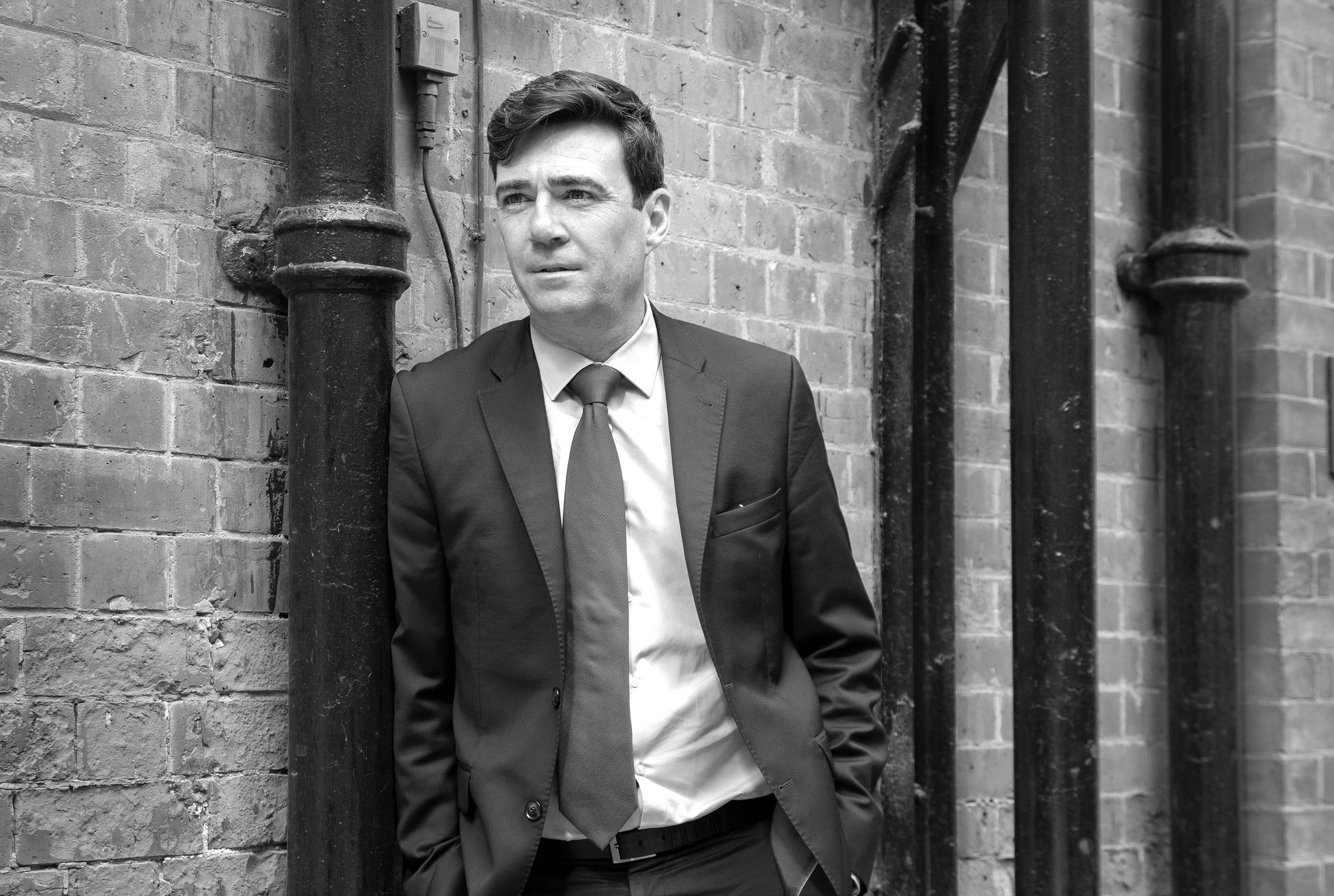 Mayor turns model for college students